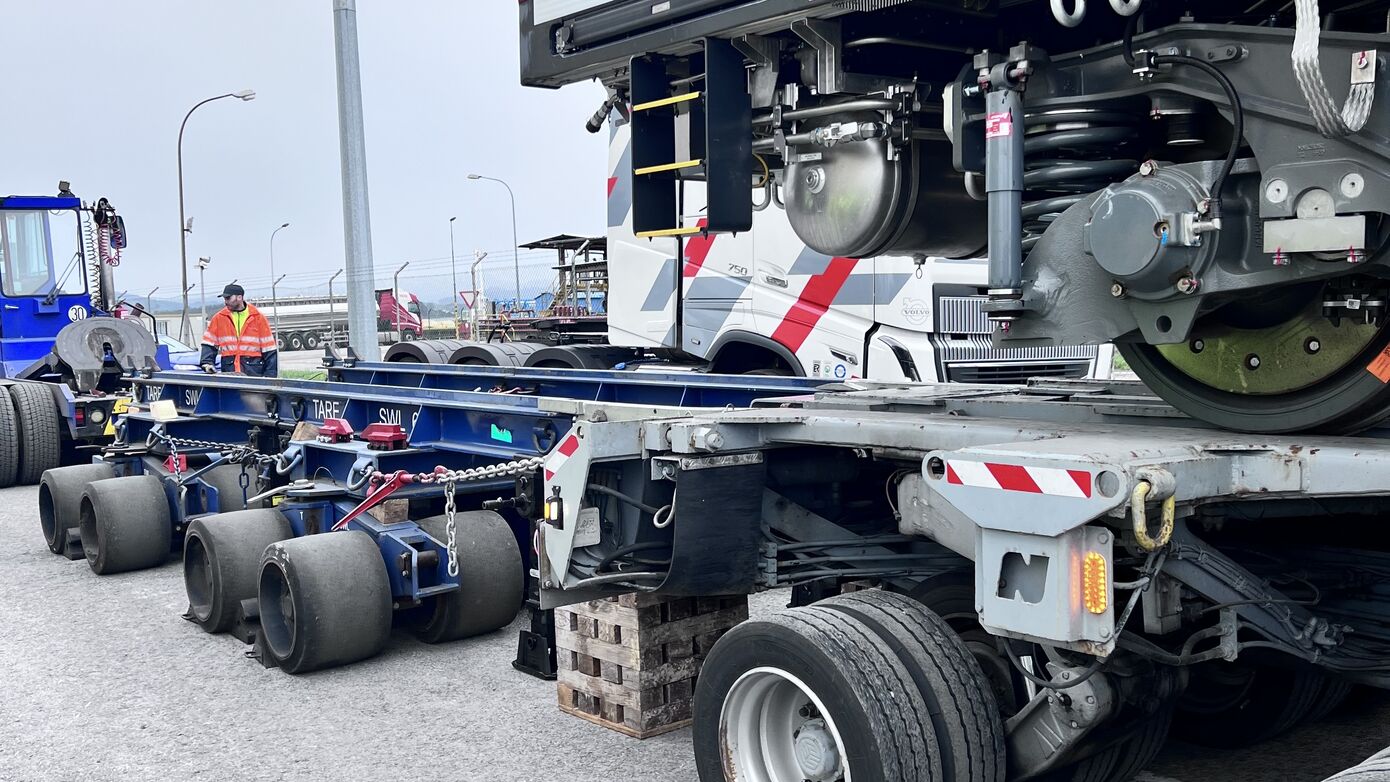 How new transport solutions for railcars and locomotives empowers ...